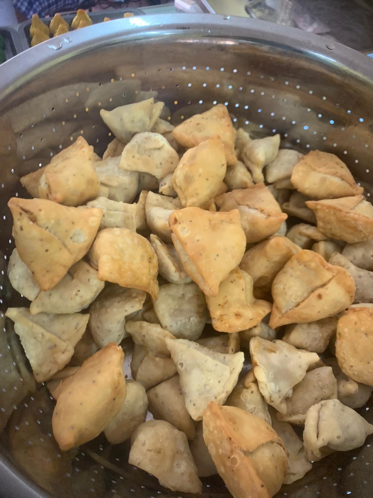 Frozen Punjabi Samosa (Half-Fried), approximately 100g each (Pack of 10 ...